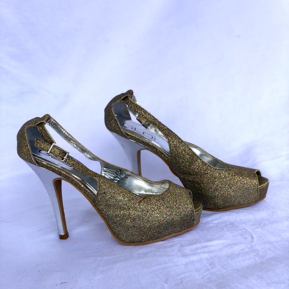 GLO jeans | Shoes | Jlo Jeans Glo Womens Gold Sparkle Pumps | Poshmark